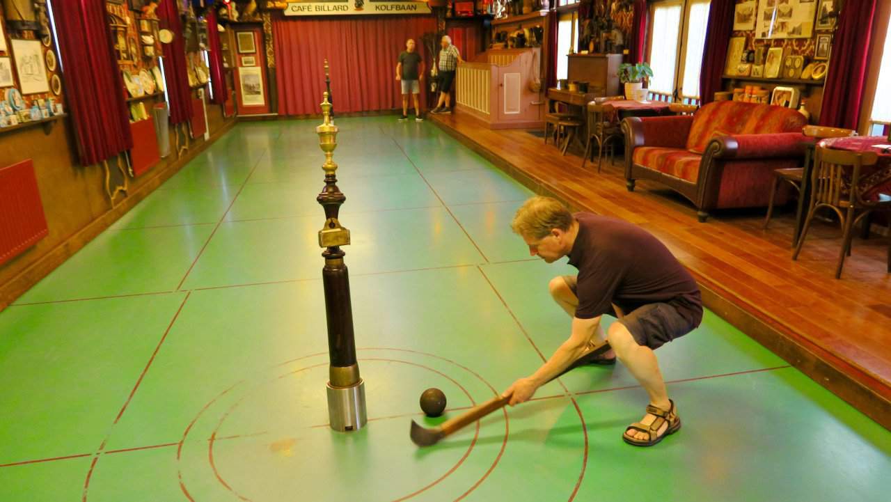 Na 150 jaar spelen dames en heren voor het eerst samen kolf - De Zaanse ...